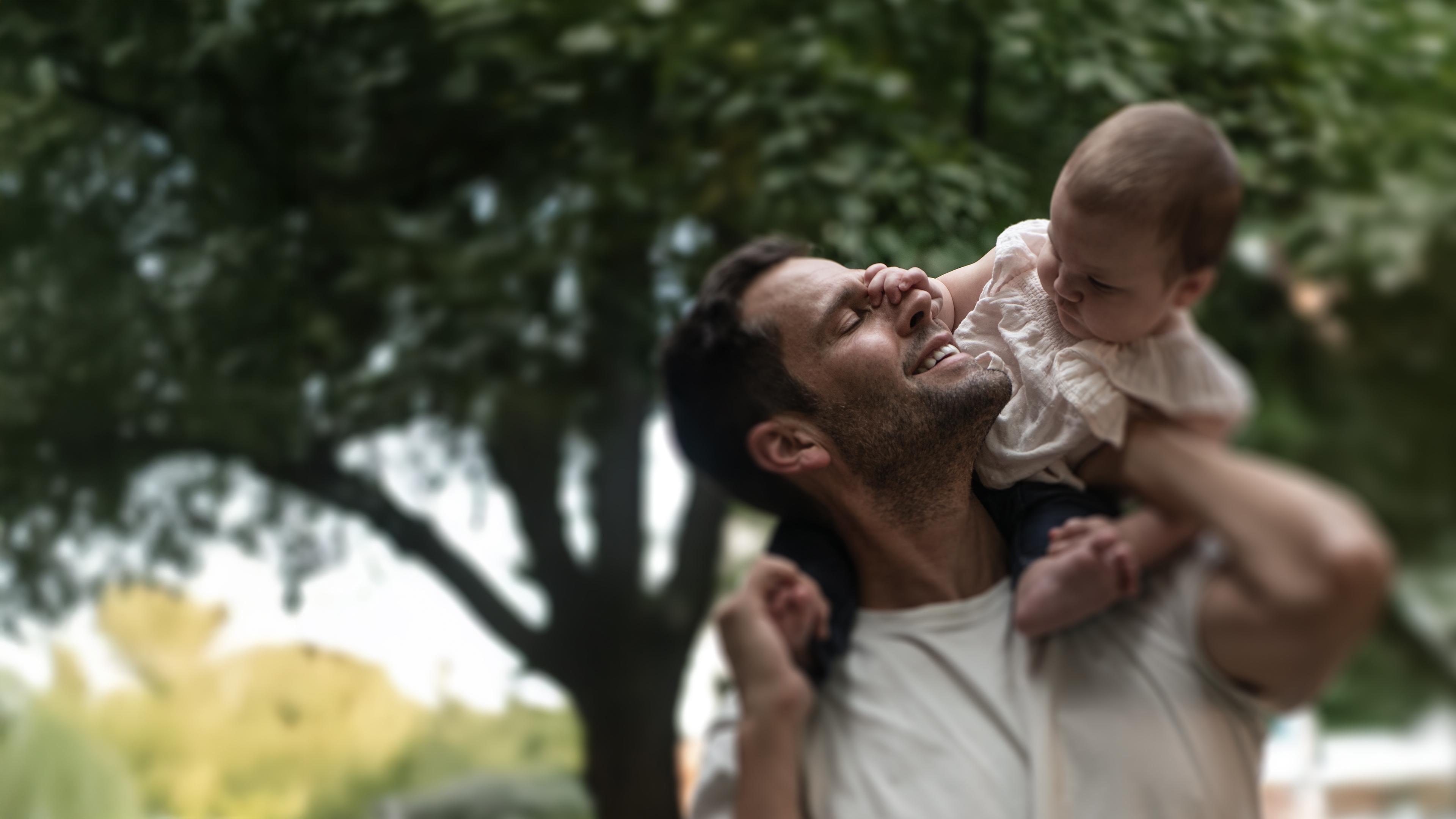 Assista Um Tanto Familiar com Pedro Andrade | HBO Max