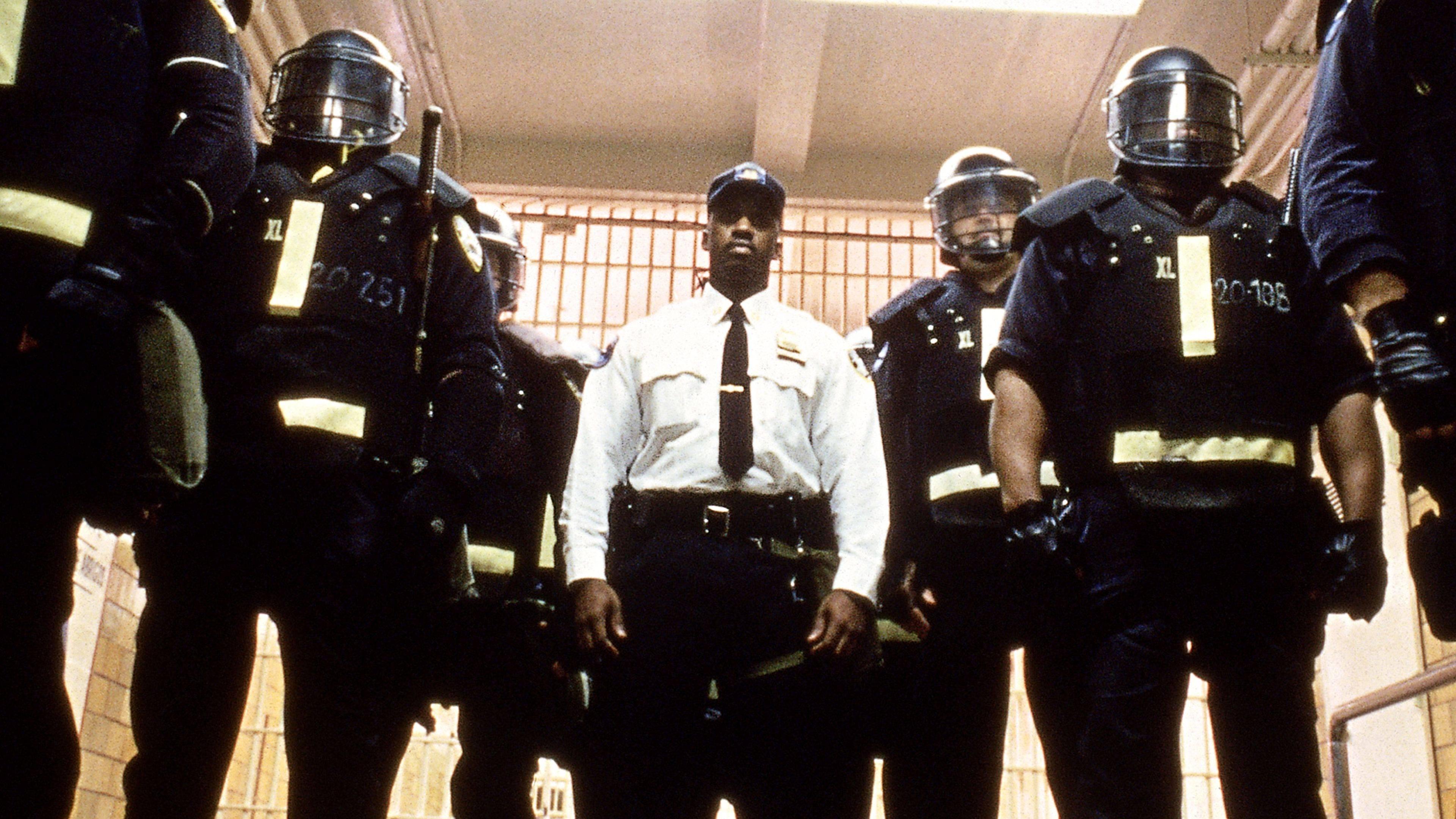 Ver Lock-Up: The Prisoners Of Rikers Island: America Undercover | HBO Max