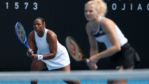 Watch K. Siniaková / T. Townsend - K. Mladenovic / S. Zhang | HBO Max