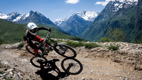 Watch UCI Downhill World Cup | Women Junior | Haute Savoie